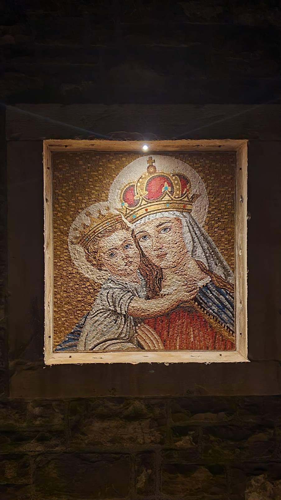 Handmade Religious Mosaic Art of Madonna and Child | Religious | Mozaico
