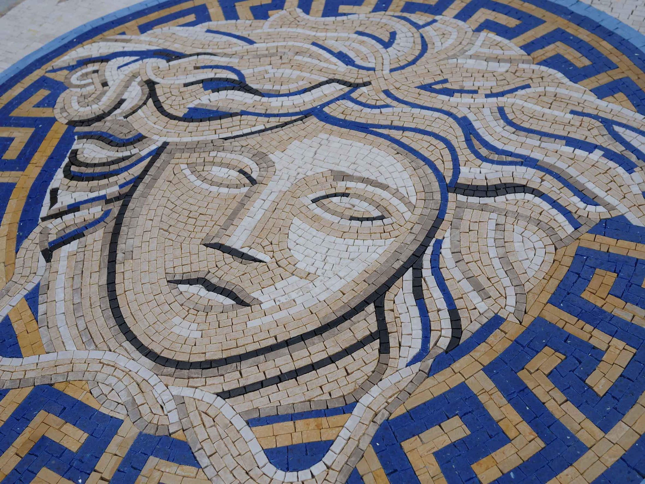 Versace Mosaic Logo Design II - Mozaico