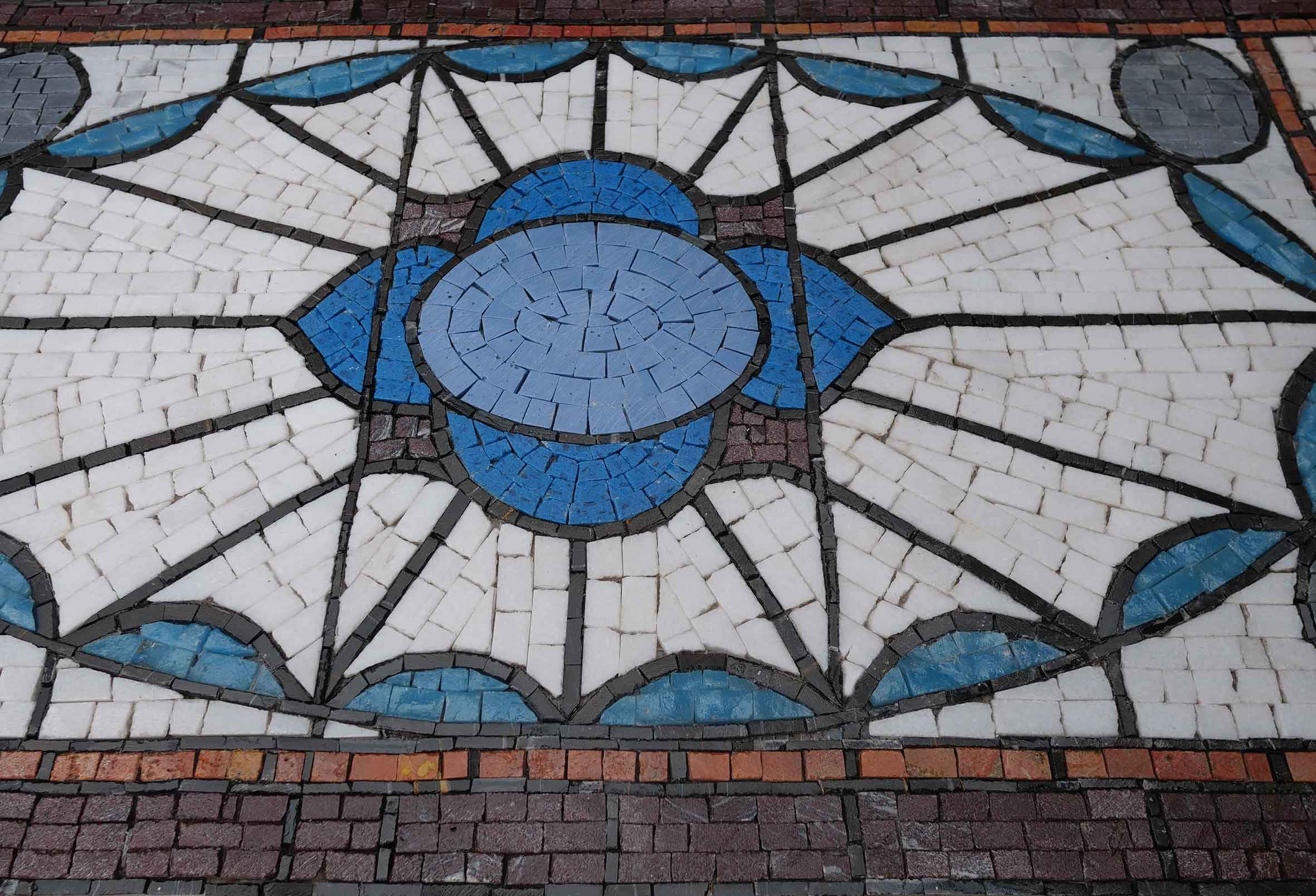 Geometric Window Mosaic Art | Mozaico