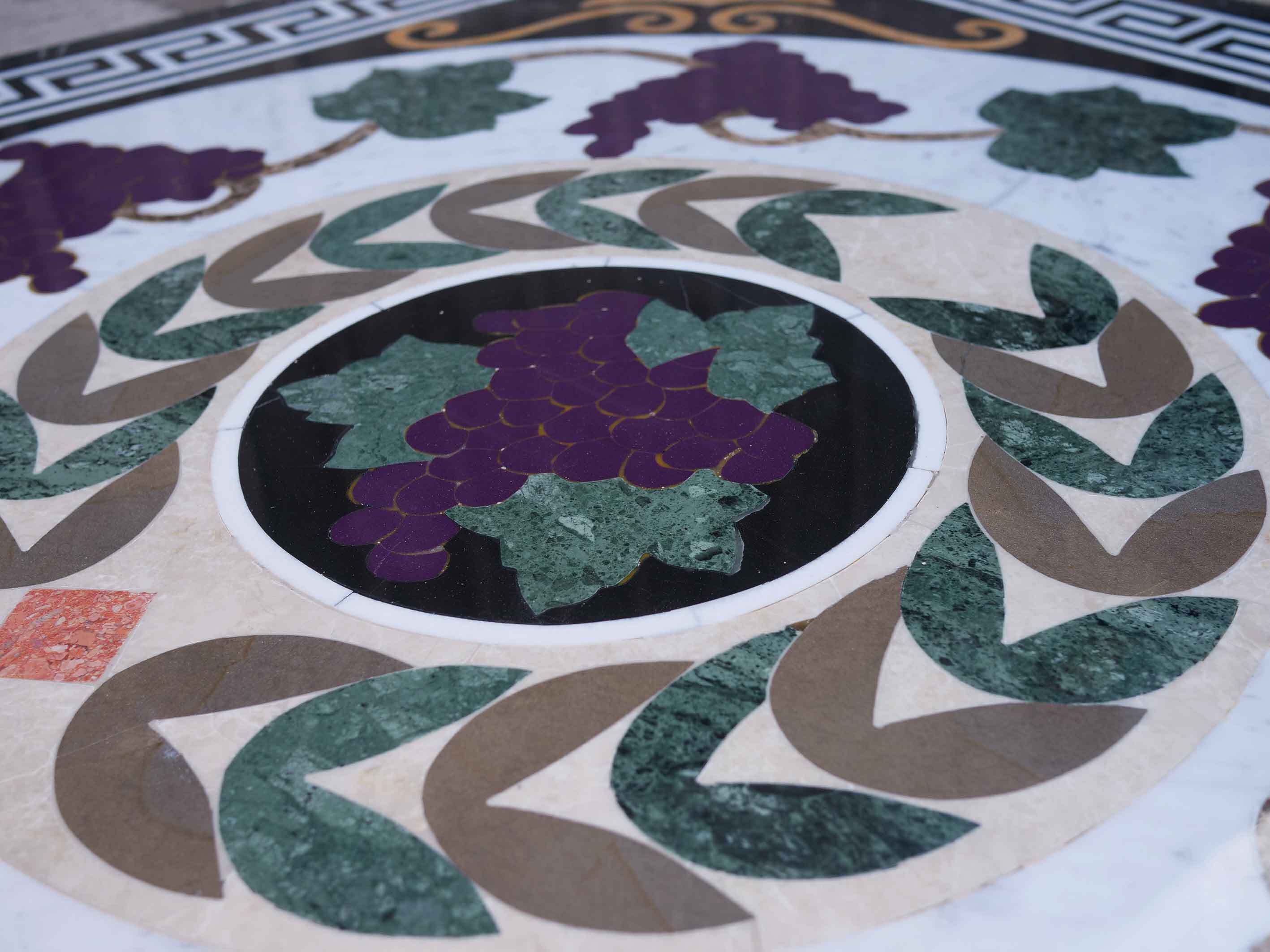 The Grape Medallion - Mosaic Stone Art | Geometric | Mozaico